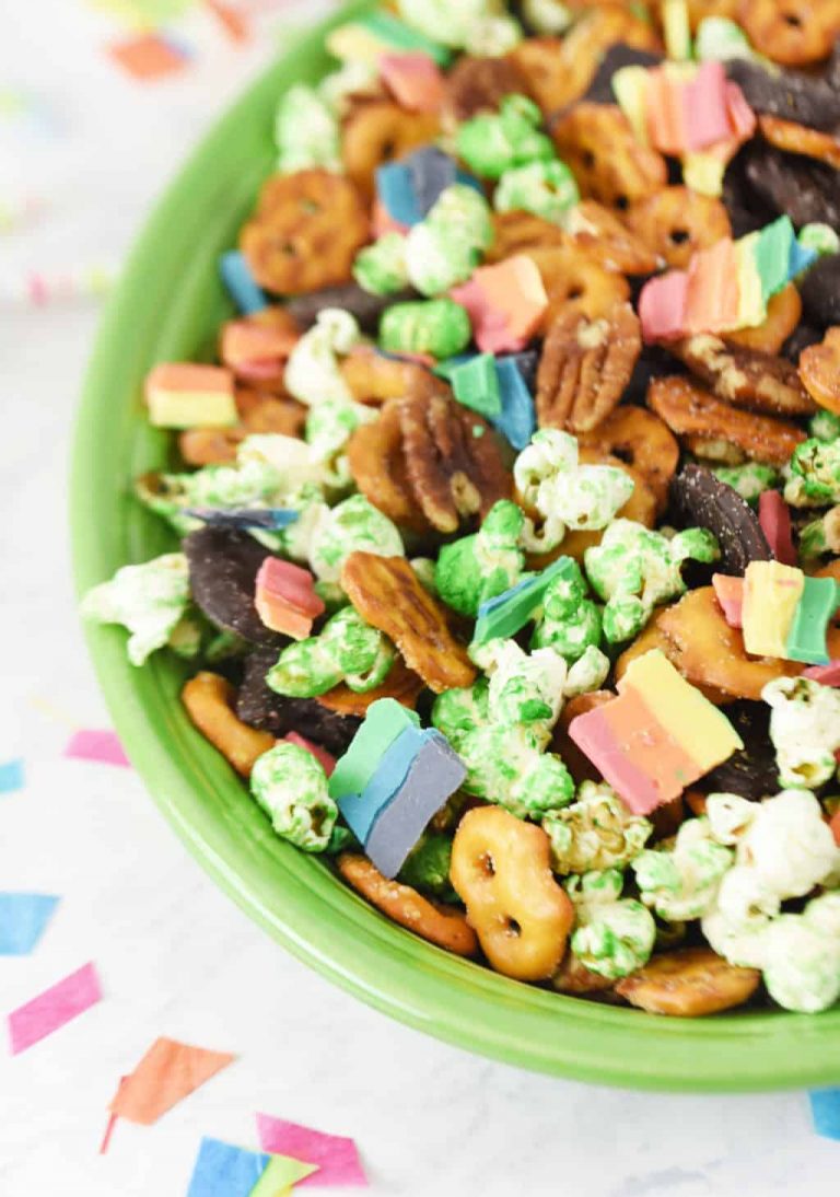 Rainbow St. Patrick's Day Snack Mix ⋆ Sprinkle Some Fun