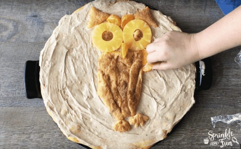 Owl Fruit Pizza ⋆ Sprinkle Some Fun