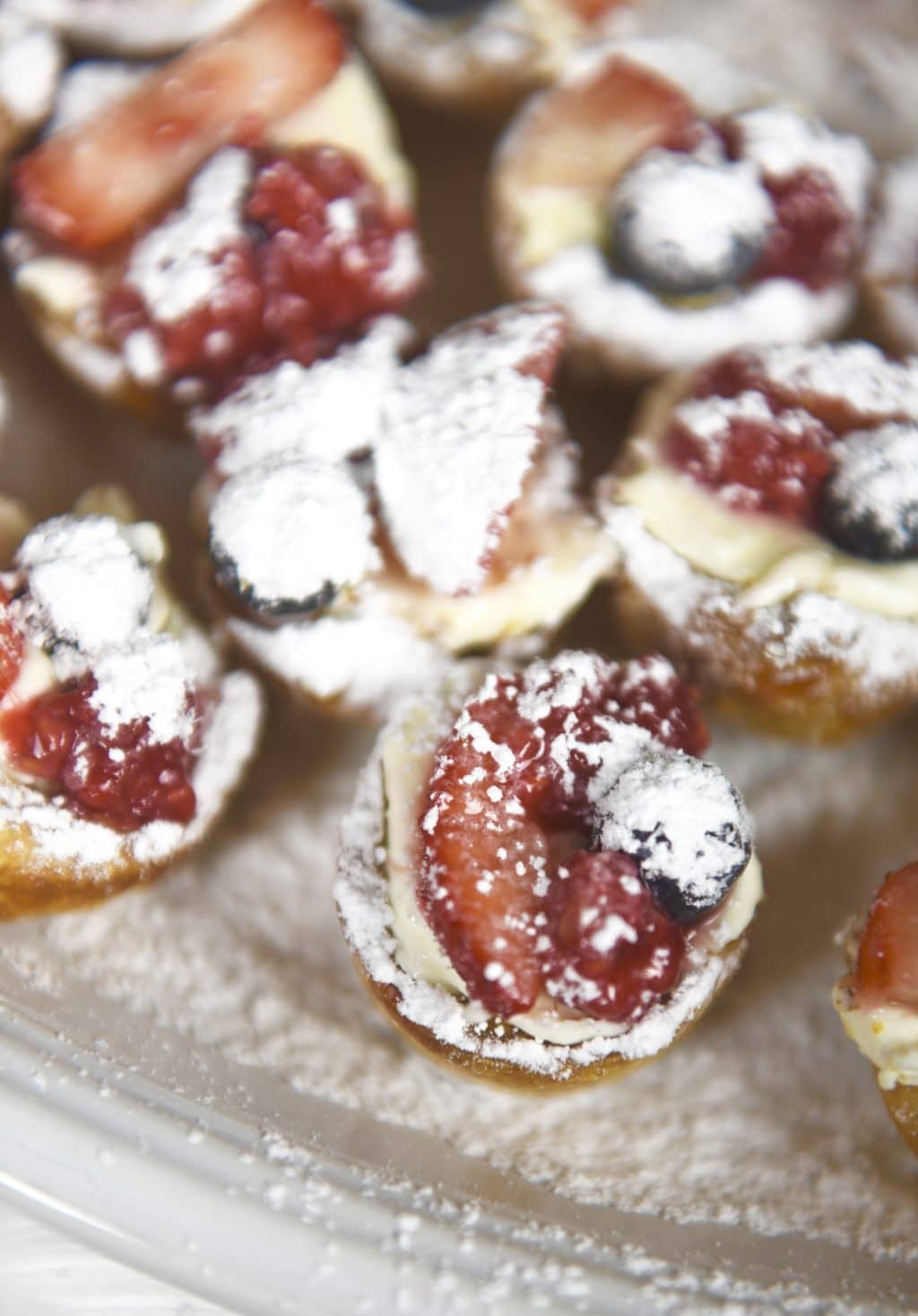 Snow Capped Berry Pie Bites · 5 Ingredients ⋆ Sprinkle Some Fun