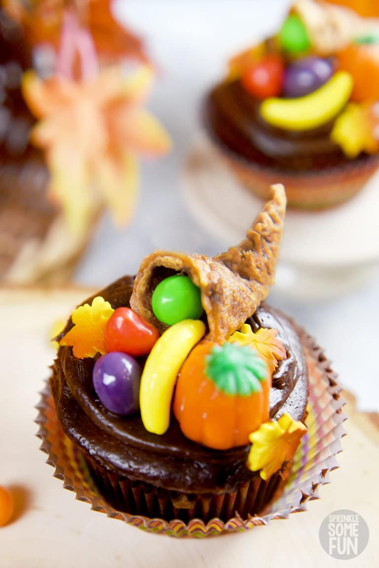 Thanksgiving Cupcakes with Cornucopia Toppers ⋆ Sprinkle Some Fun
