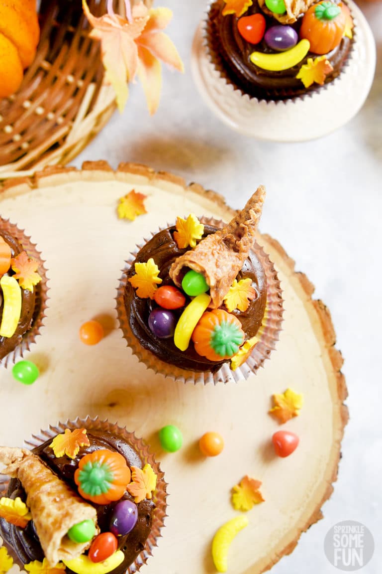 Thanksgiving Cupcakes with Cornucopia Toppers ⋆ Sprinkle Some Fun