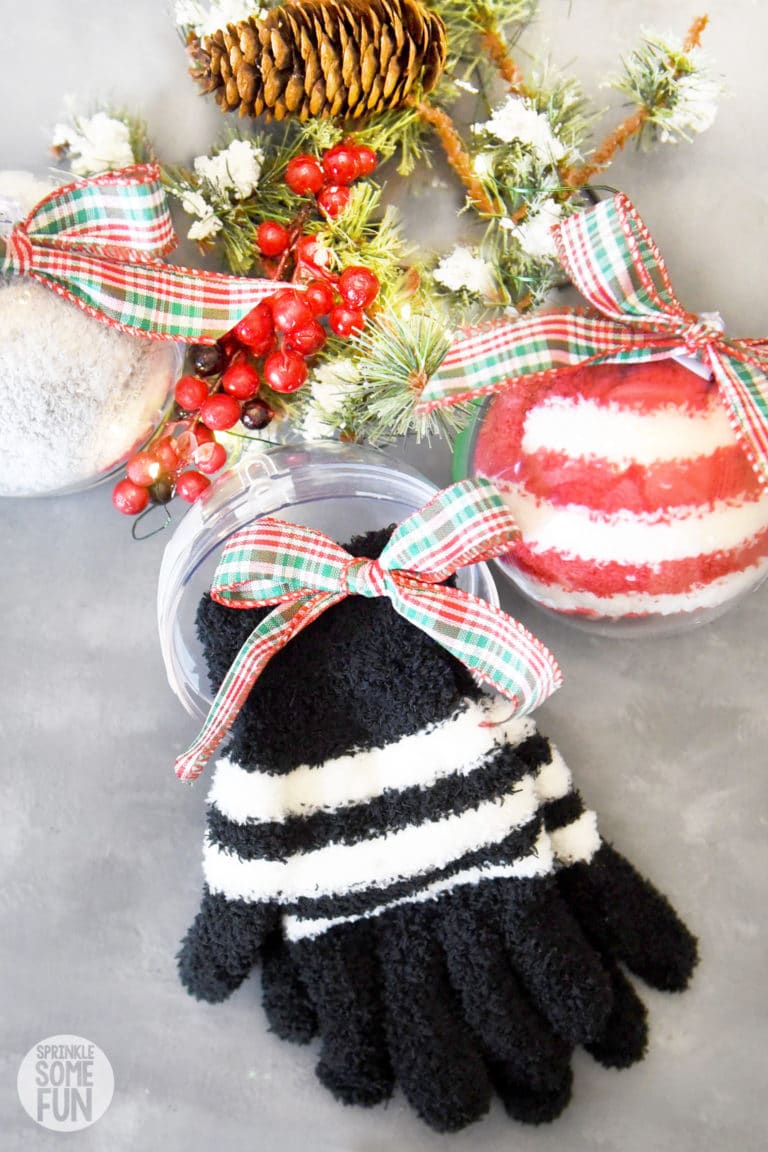 Winter Socks & Gloves Ornaments ⋆ DIY Frugal Christmas Gift ⋆ Sprinkle ...