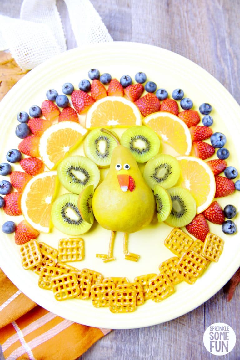 Turkey Fruit Platter ⋆ Easy Thanksgiving Fruit Tray ⋆ Sprinkle Some Fun